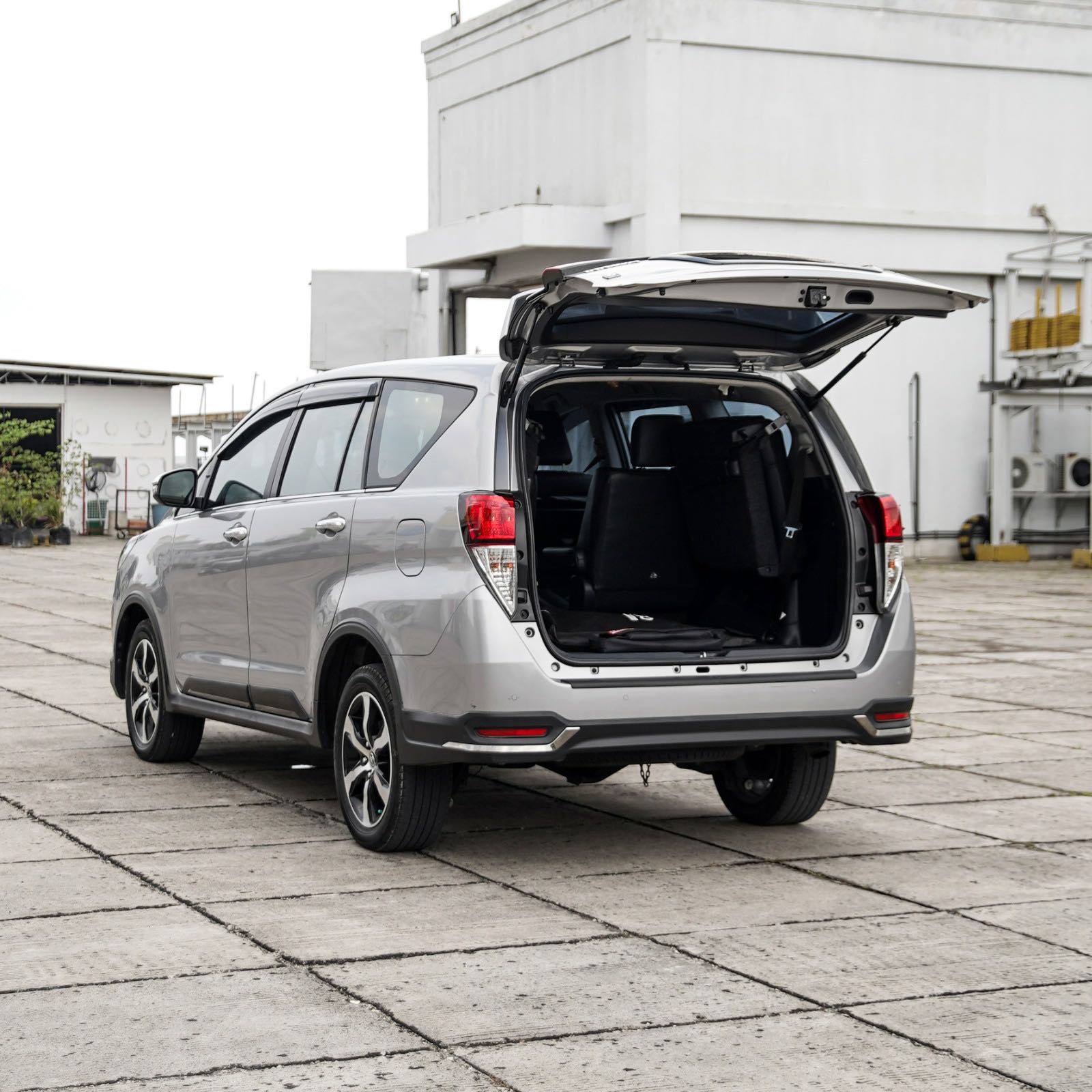 2021 Toyota Kijang Innova Variasi Populer di DKI Jakarta ID489060